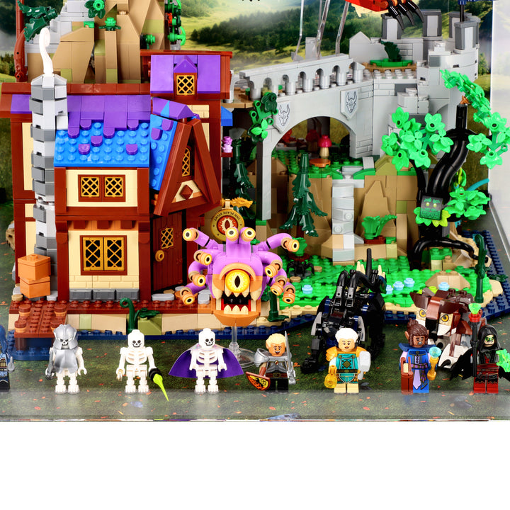 Lego 21348 Dungeons & Dragons: Red Dragon's Tale - Display Case ...