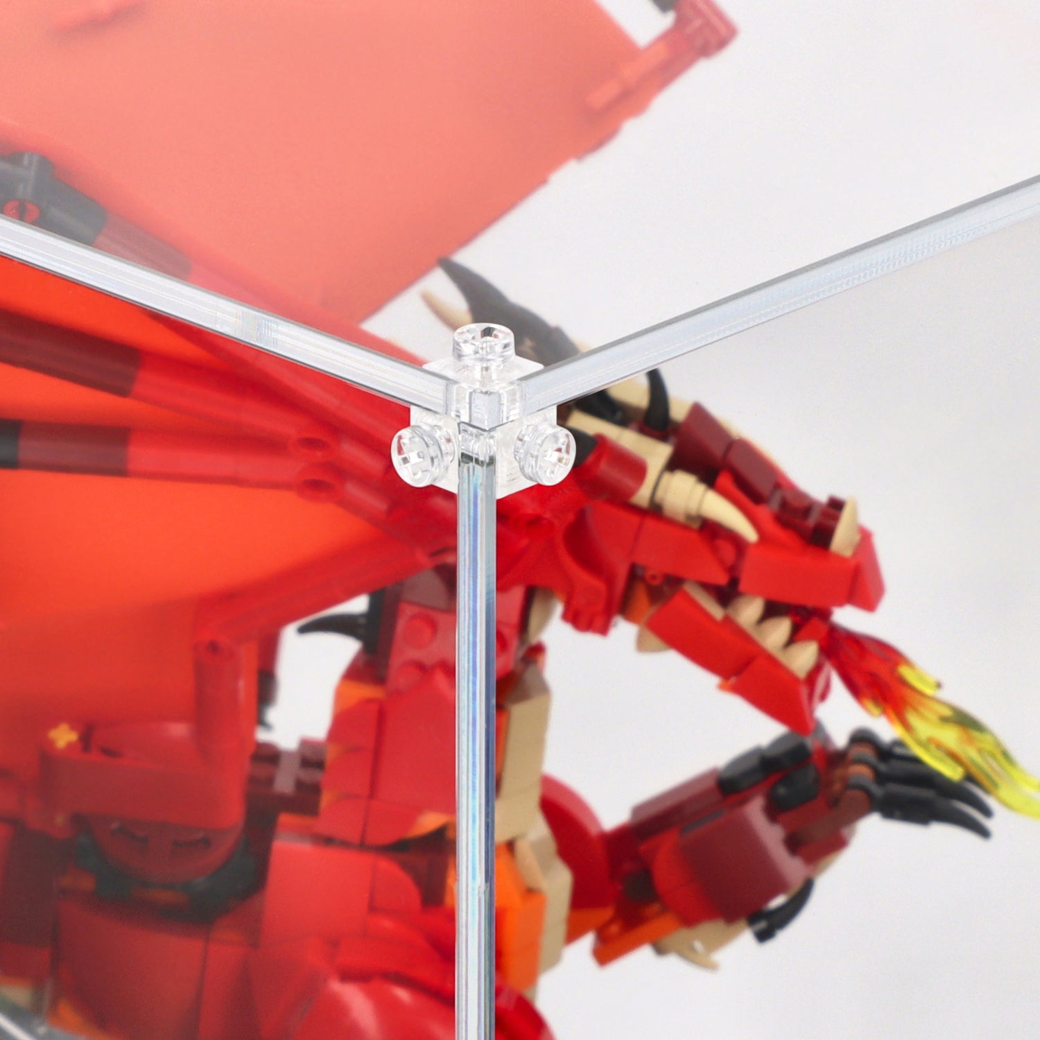 Lego 21348 Dungeons & Dragons: Red Dragon's Tale - Display Case ...